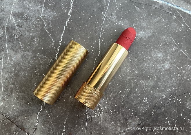 Губная помада Gucci Rouge A Levres Mat в оттенке 509 Janie Scarlet ...