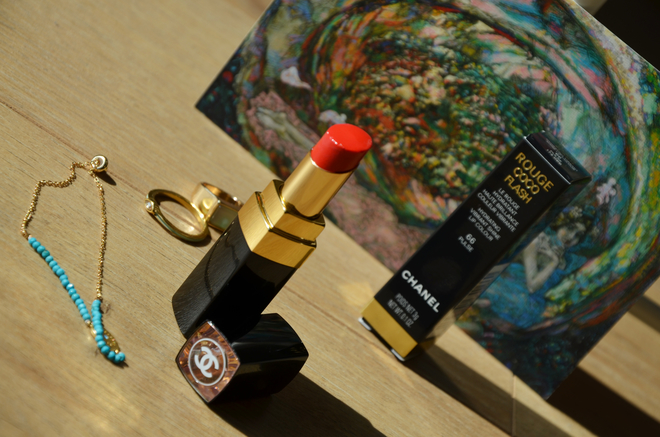 Красных много не бывает. Увлажняющая помада-блеск Chanel Rouge Coco ...