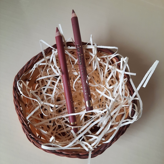 Рисуем губки карандашами Art-Visage "Lip Liner" в оттенках 39 и 45 ...