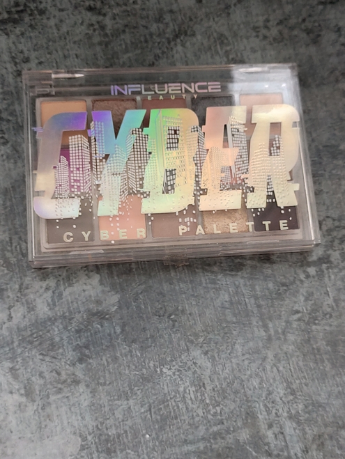 Бюджетная Российская палетка Influence beauty "Cyber" Eyeshadow palette ...