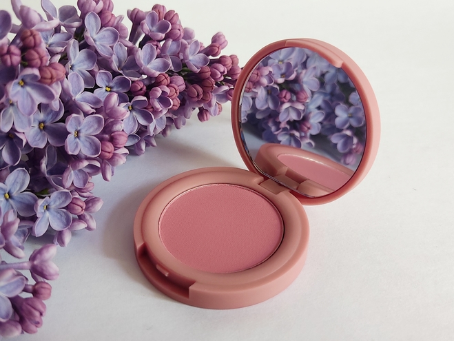 Пигментированные и очень стойкие румяна Solo Compact Blush от Divage в ...